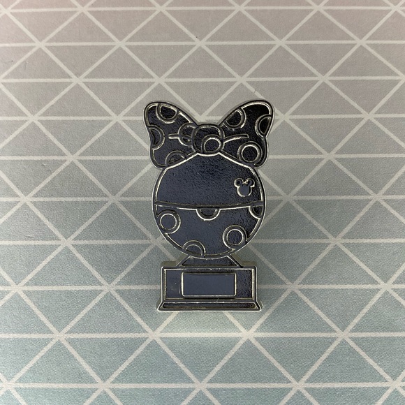 Disney | Accessories | Minnie Mouse Trophy Chaser Hidden Mickey Disney ...
